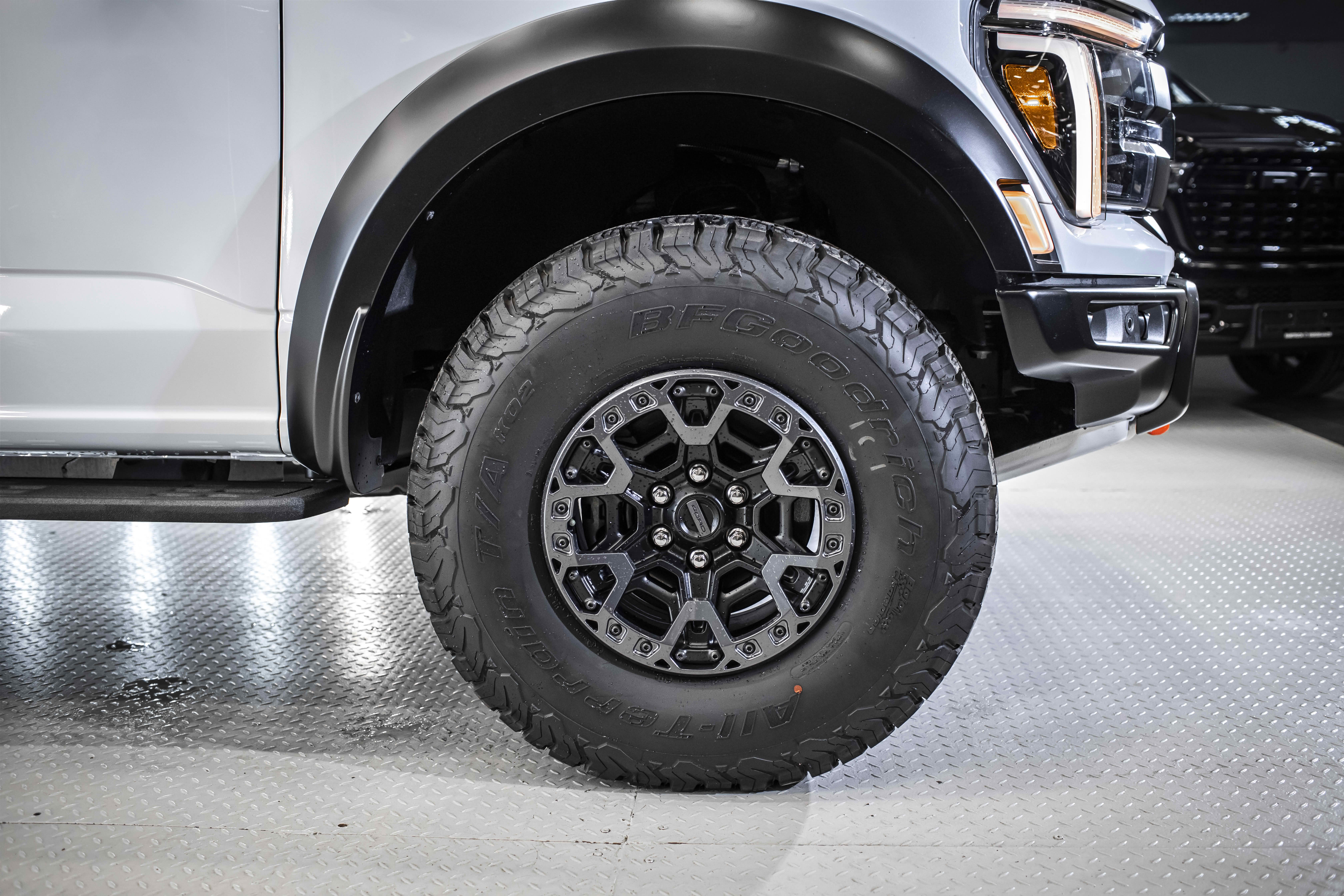 Ford F-150 Raptor R Space White - автосалон Ramtruck в Москве